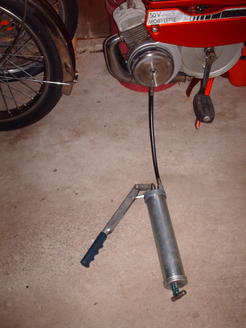 How to grease the Variator on your Mobylette — Moped Army